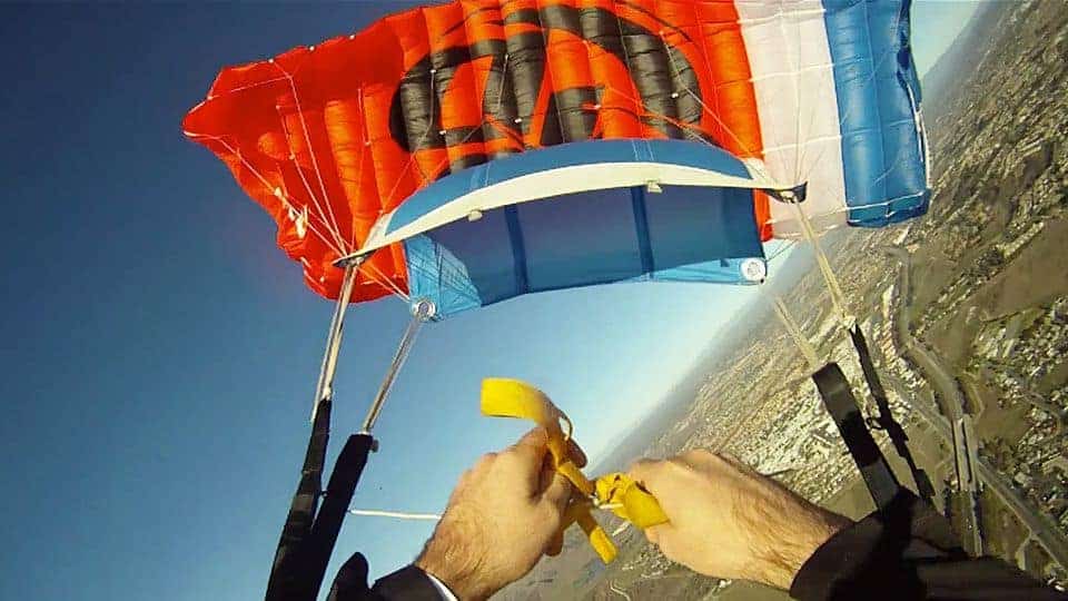 Friday Freakout: Strange Skydive Malfunction, Parachute Toggles Tied ...