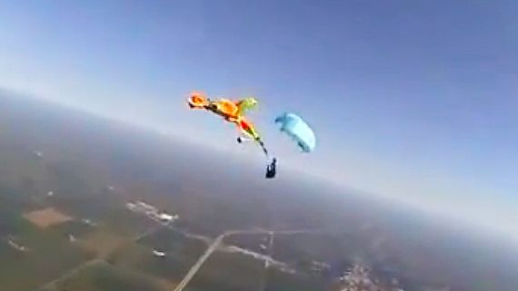 Friday Freakout: 3 Parachutes + 1 Skydiver = Nasty CRW Wrap | TEEM