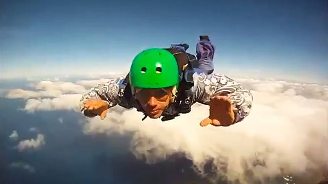 Friday Freakout: AFF Skydive Student Has Pilot Chute In Tow Malfunction ...